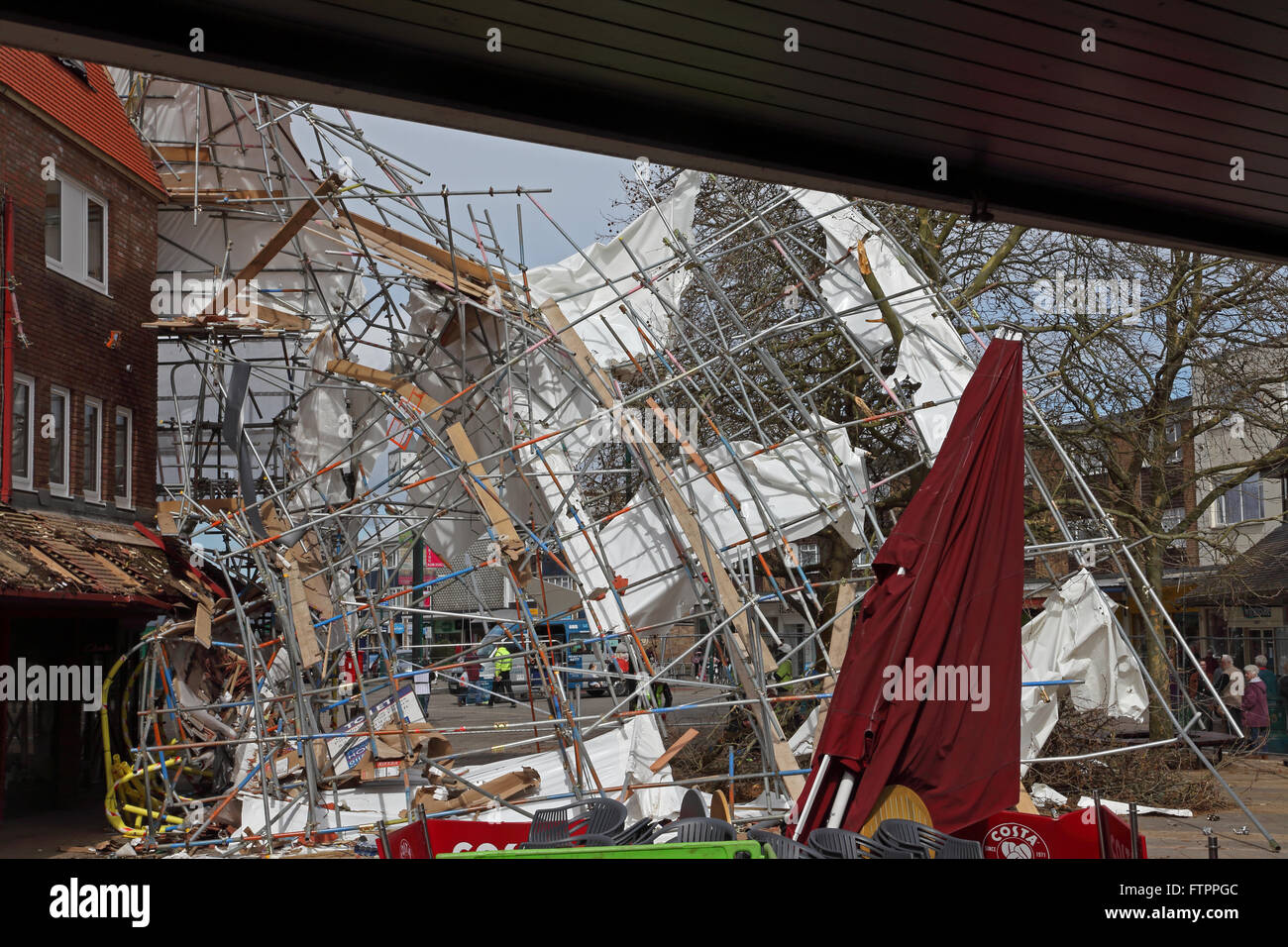 Scaffolding collapse hi-res stock photography and images - Alamy