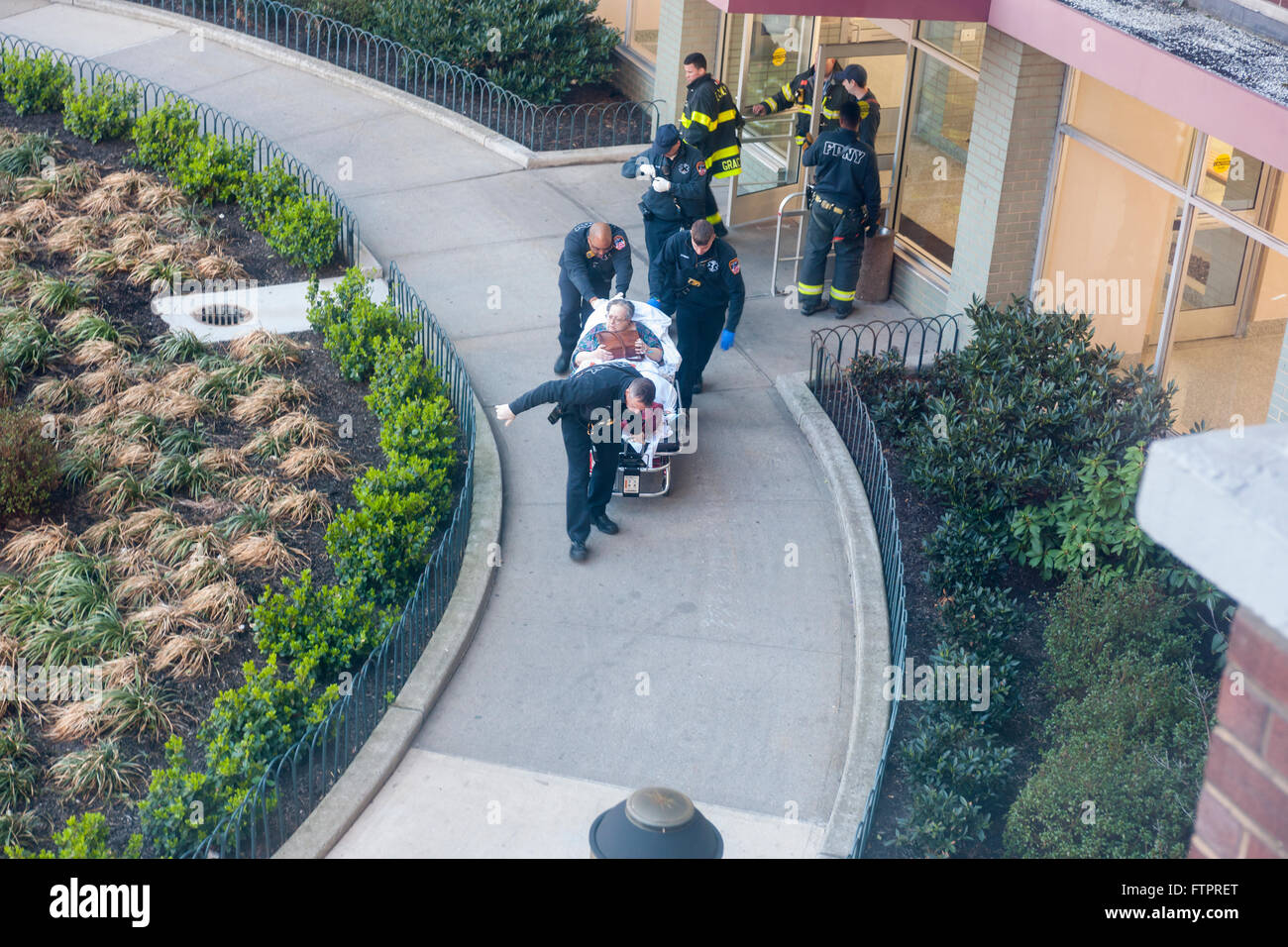 Emt stretcher ems ambulance hi-res stock photography and images - Alamy