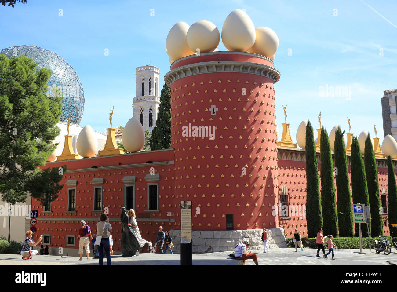 The surreal exterior of the Dali Theatre-Museum, in Figueres, Catalonia ...