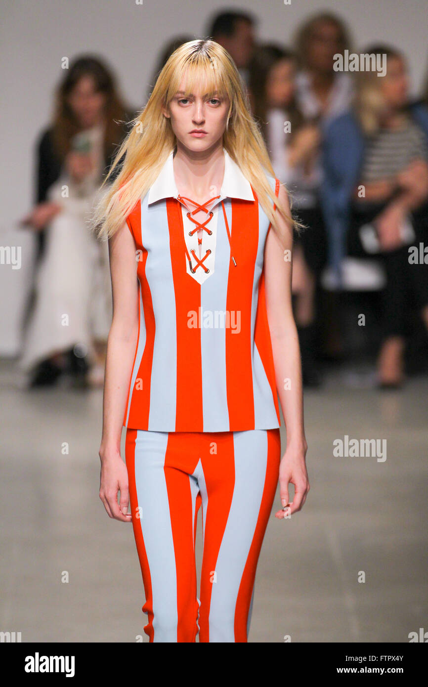 Fashion geometric patterns runway hi-res stock photography and images ...