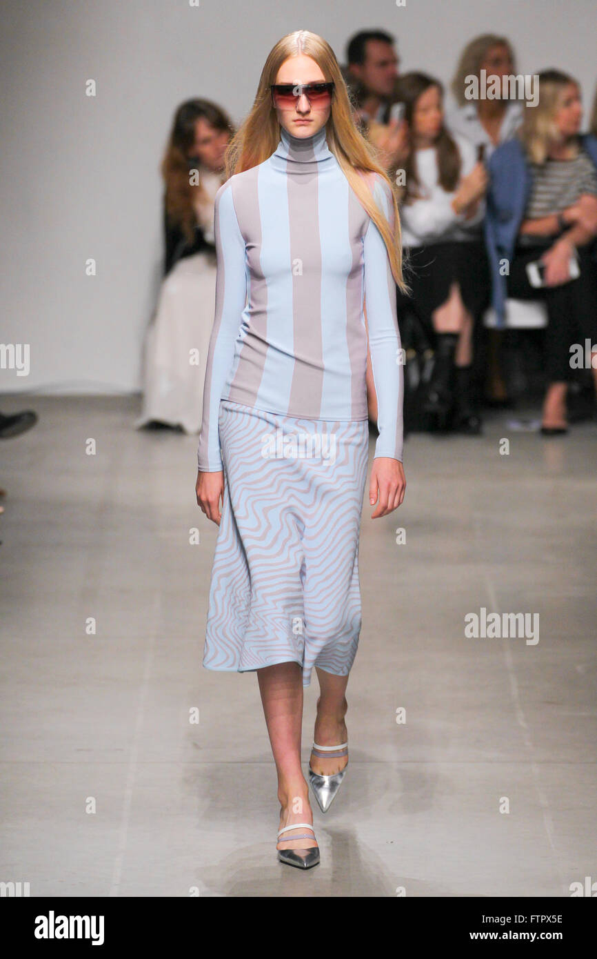 Fashion geometric patterns runway hi-res stock photography and images ...