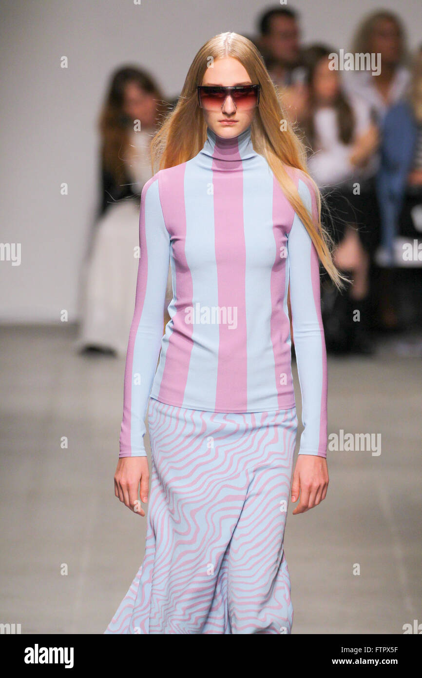 Fashion geometric patterns runway hi-res stock photography and images ...