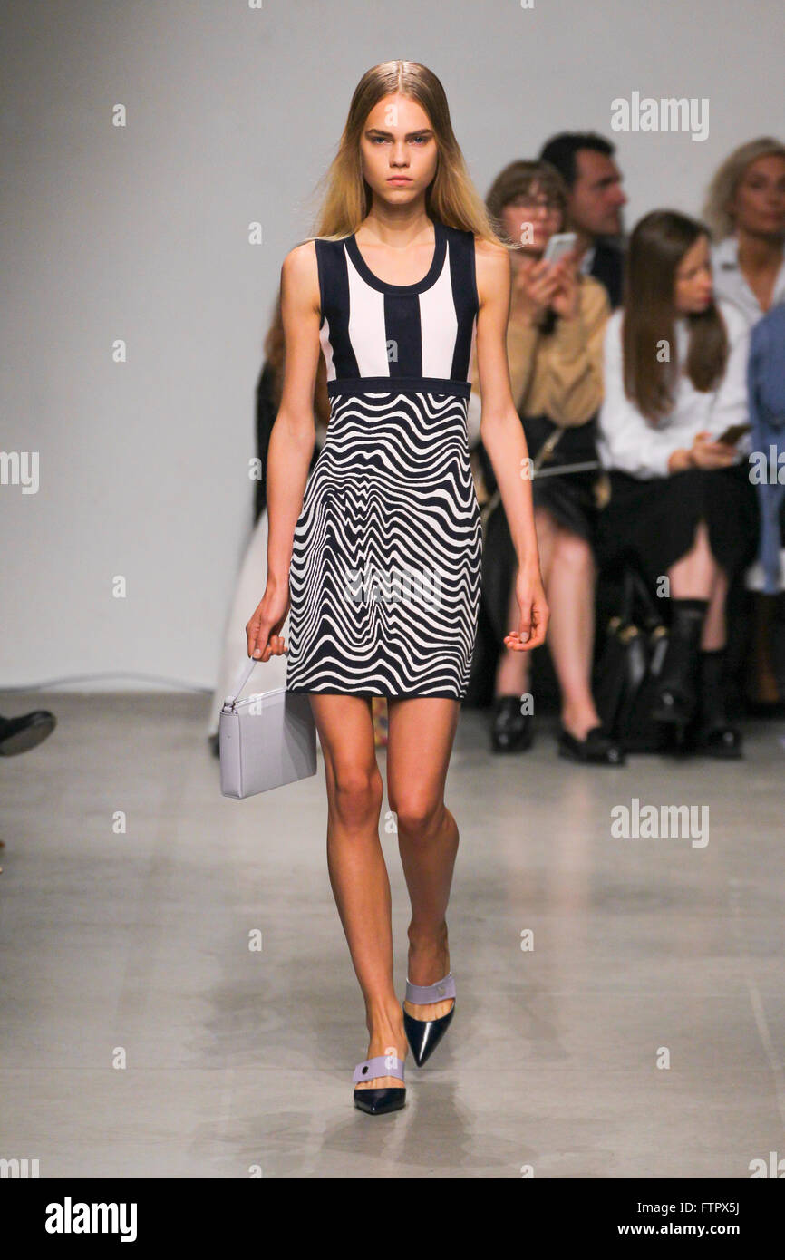 Fashion geometric patterns runway hi-res stock photography and images ...