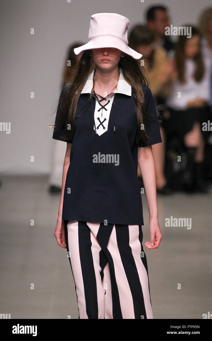 Fashion geometric patterns runway hi-res stock photography and images ...