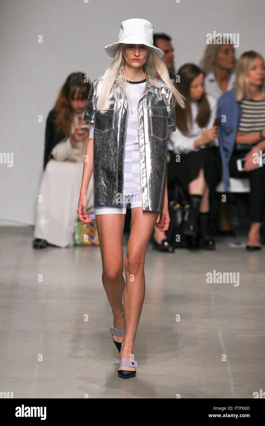 Fashion geometric patterns runway hi-res stock photography and images ...