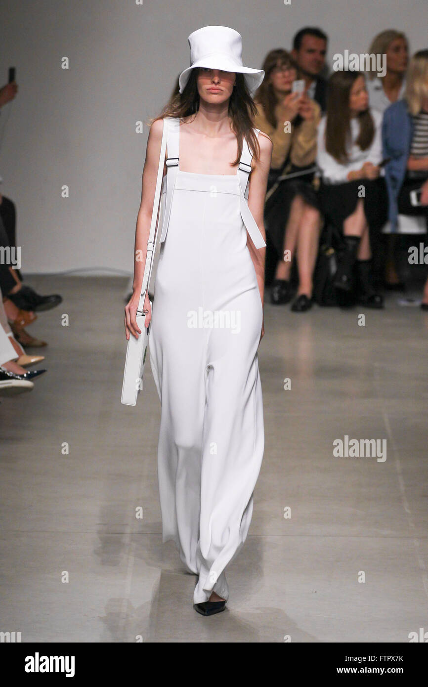 Fashion geometric patterns runway hi-res stock photography and images ...