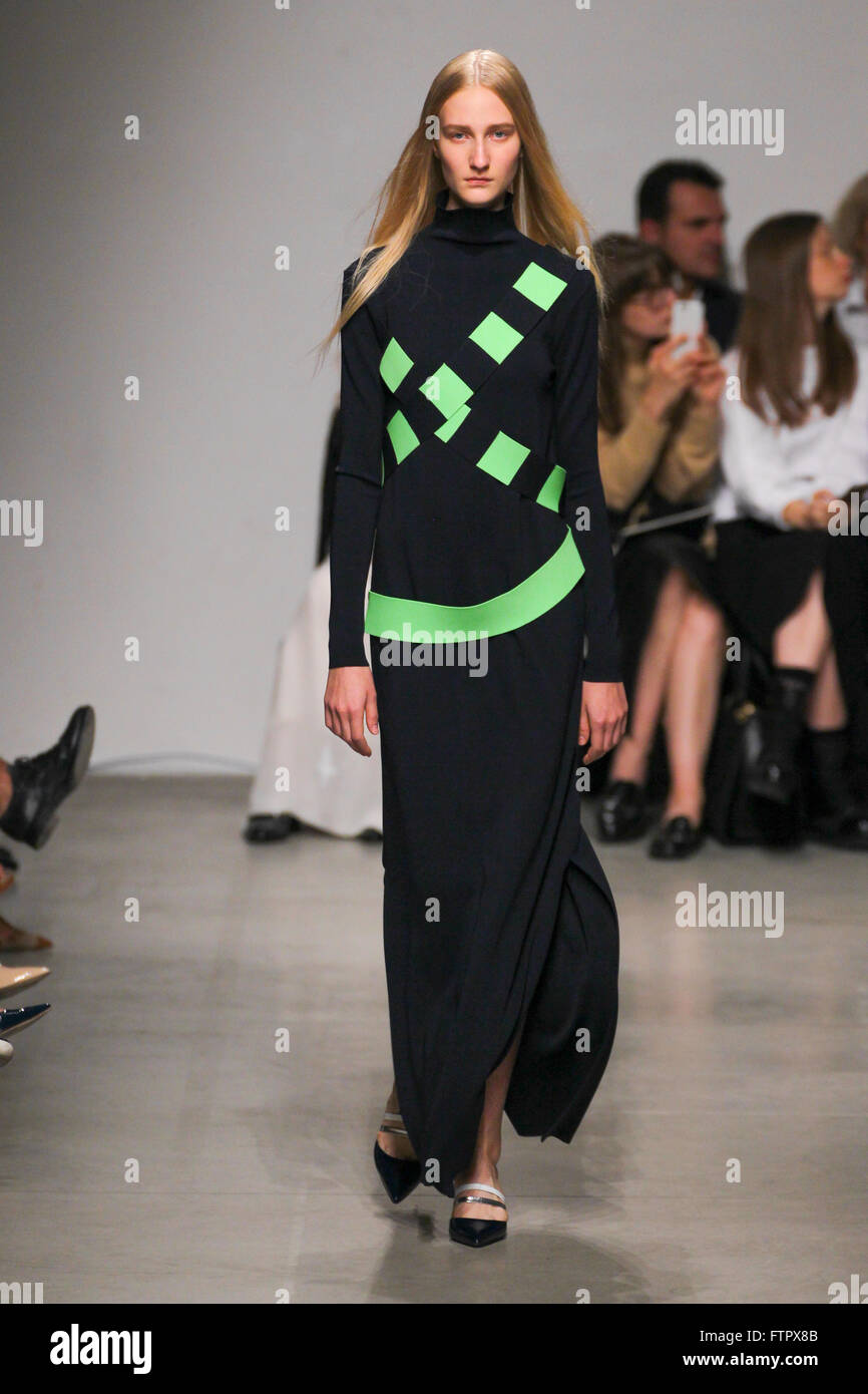 Fashion geometric patterns runway hi-res stock photography and images ...