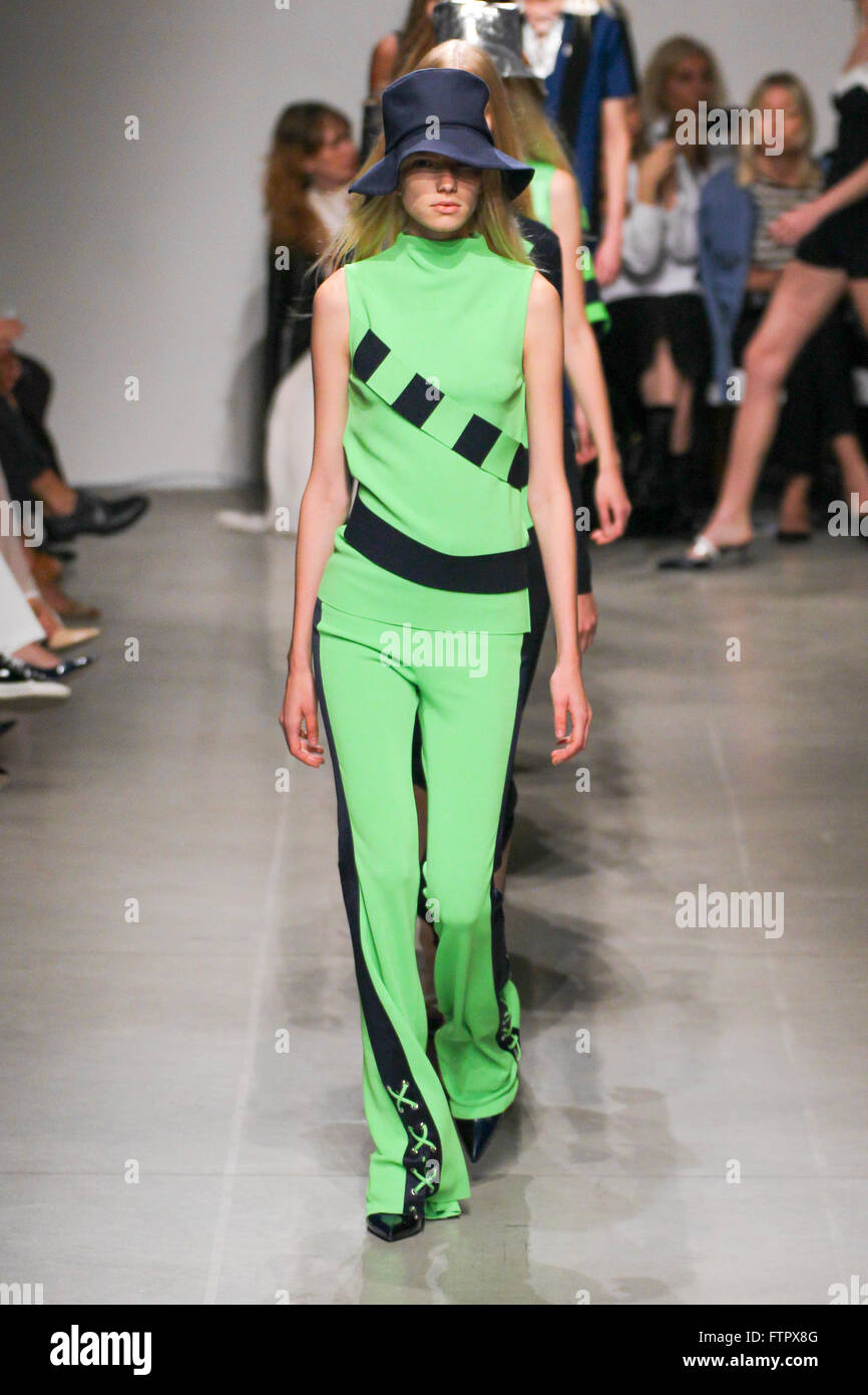 Fashion geometric patterns runway hi-res stock photography and images ...