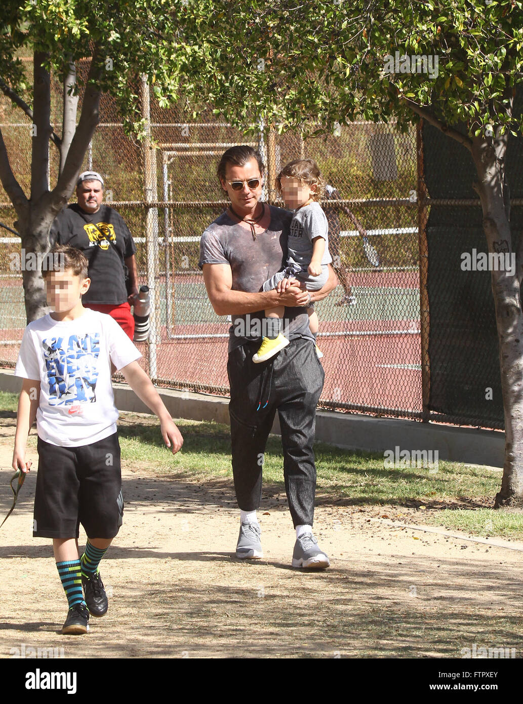 Gavin Rossdale enjoys an afternoon at the park with his three sons ...