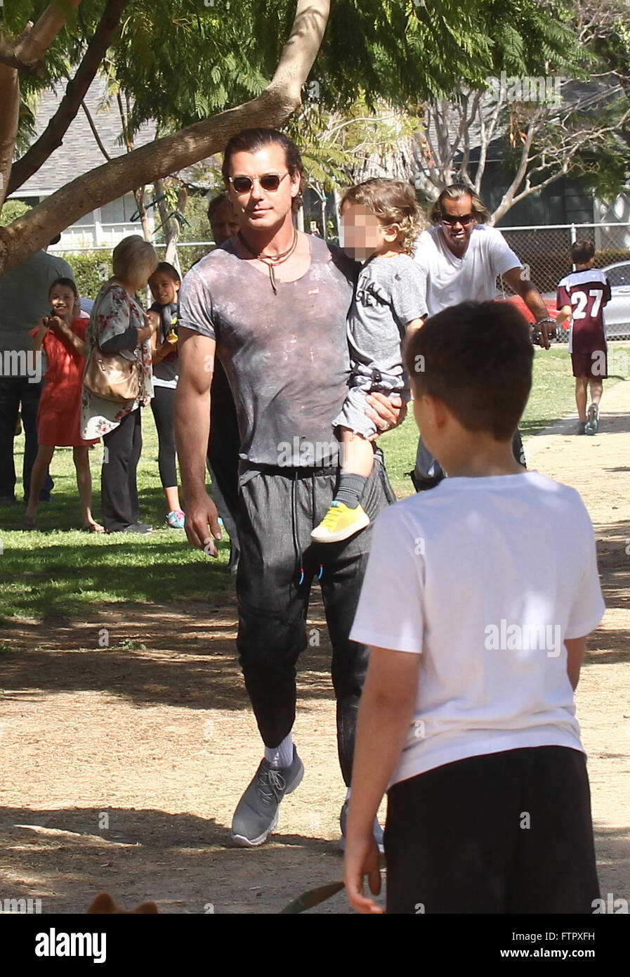 Gavin Rossdale enjoys an afternoon at the park with his three sons ...