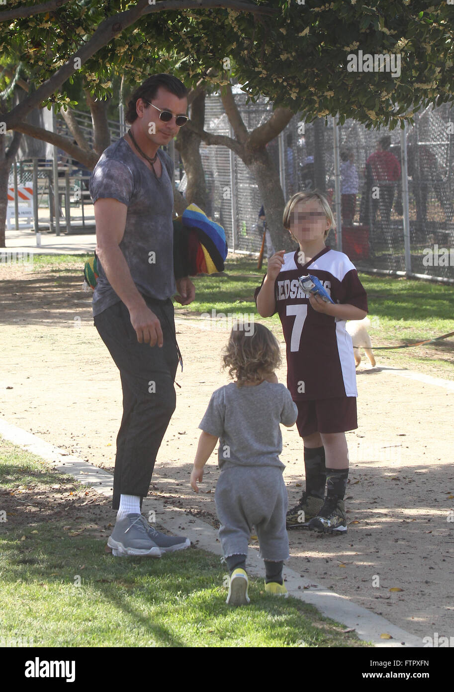 Gavin Rossdale enjoys an afternoon at the park with his three sons ...
