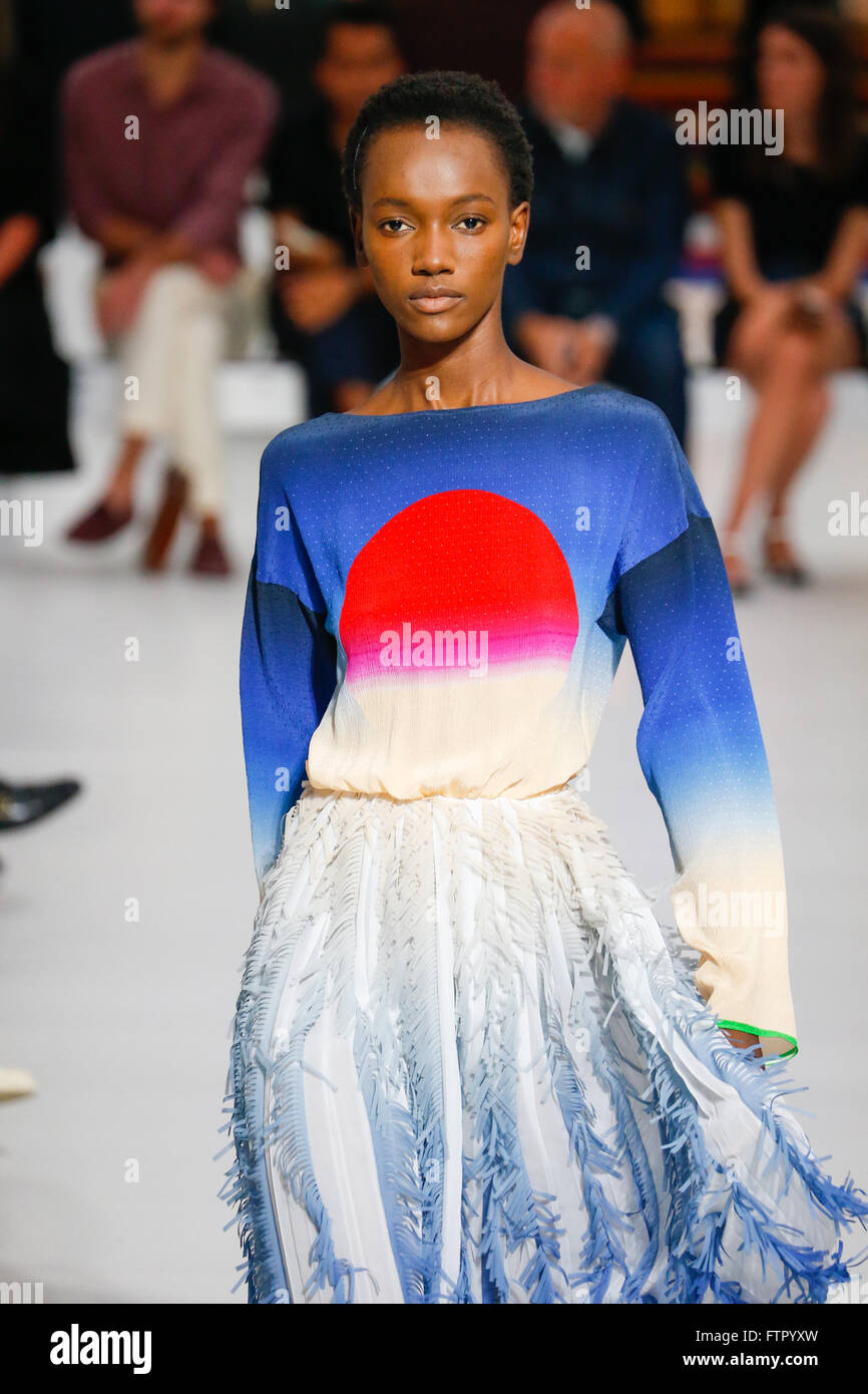 Mini fashion model hi-res stock photography and images - Alamy