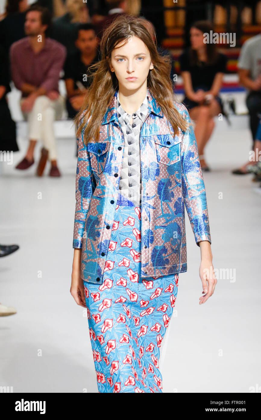 Mini fashion model hi-res stock photography and images - Alamy