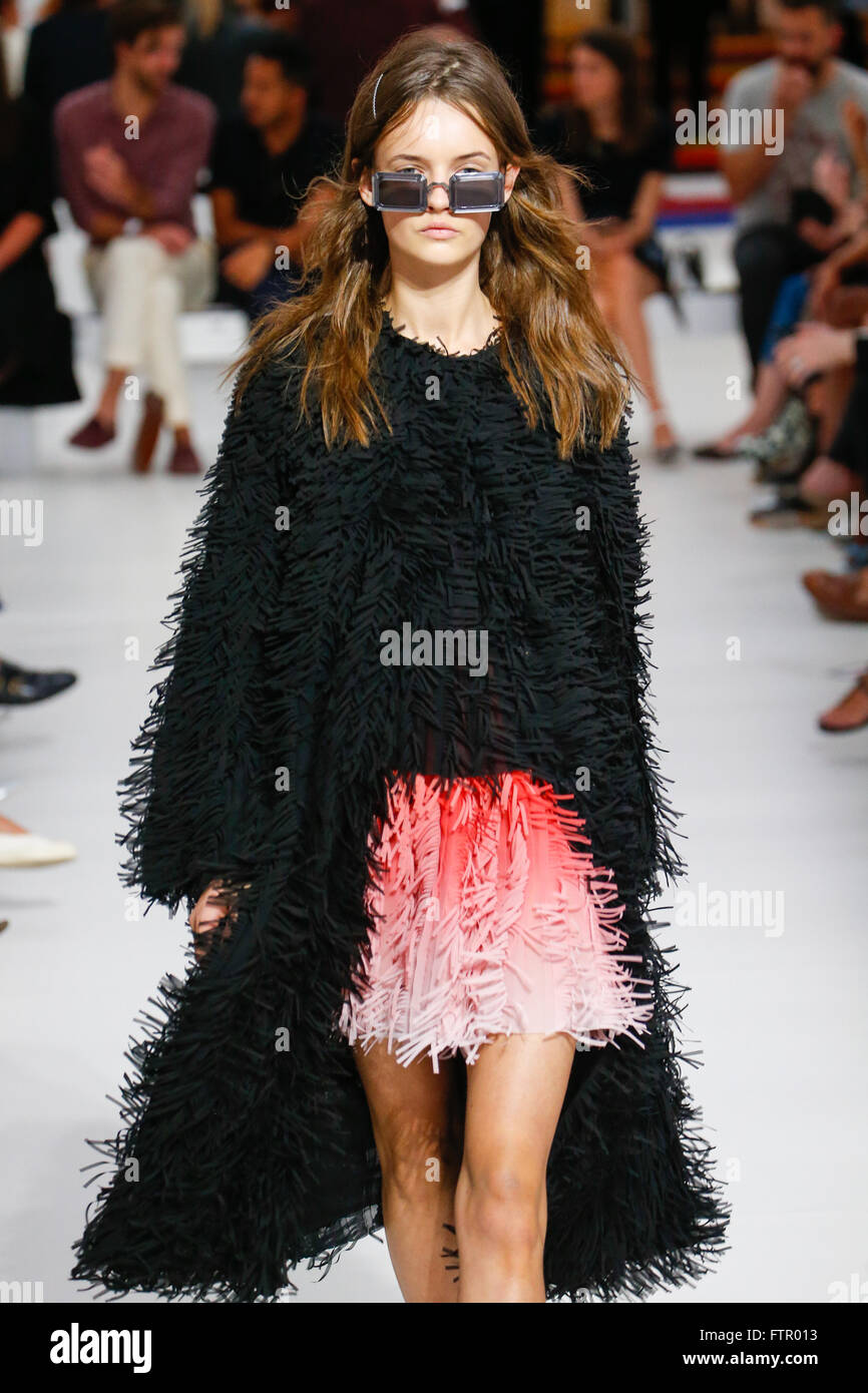 Mini fashion model hi-res stock photography and images - Alamy