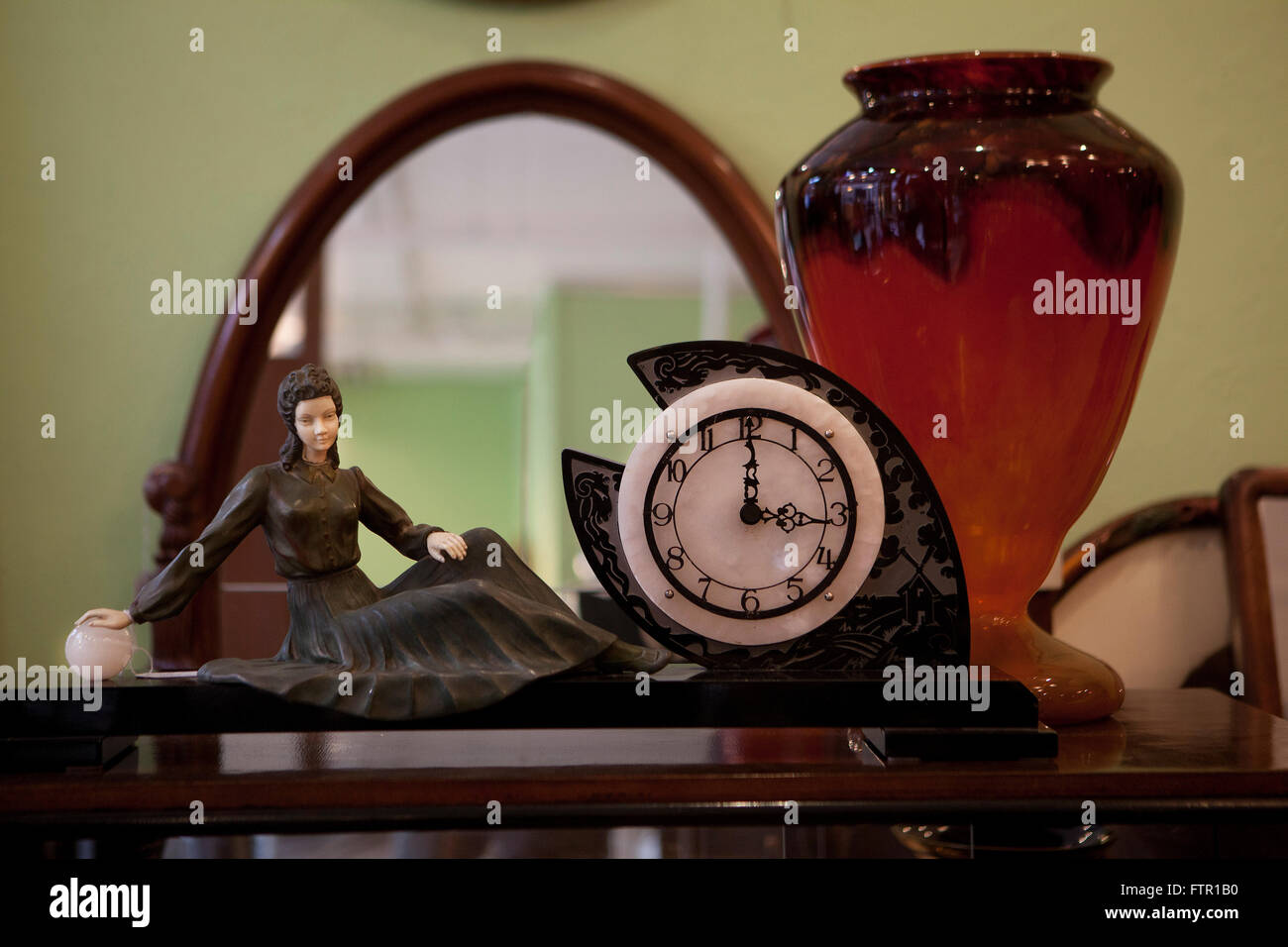 Les temp modernes hi-res stock photography and images - Alamy