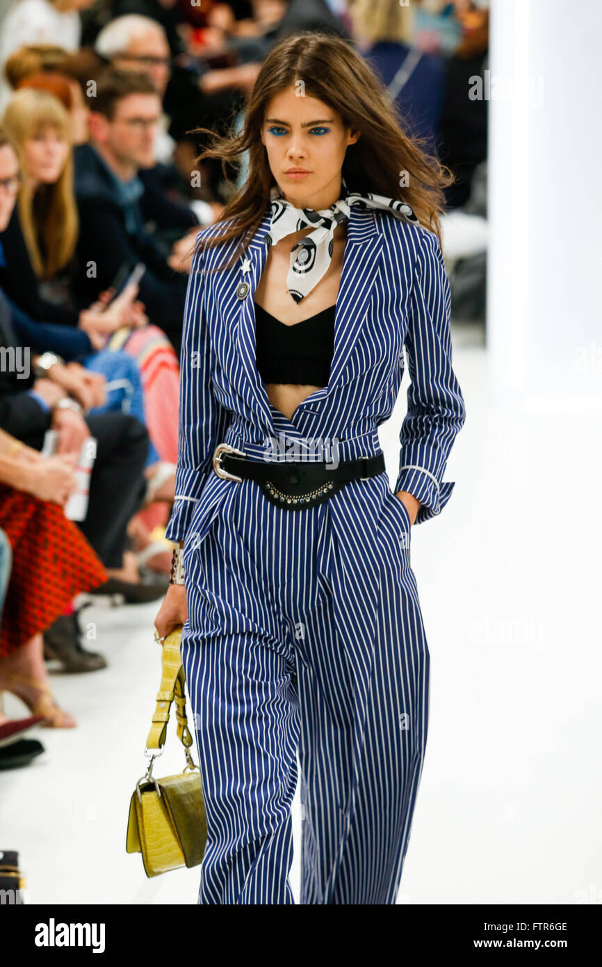 Shirtdresses hi-res stock photography and images - Alamy