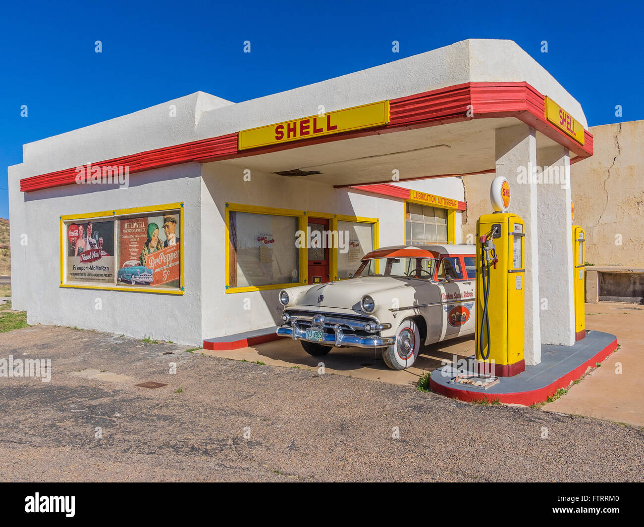 Classic 1950s Shell Gas Station painted yellow and red in Shell's ...