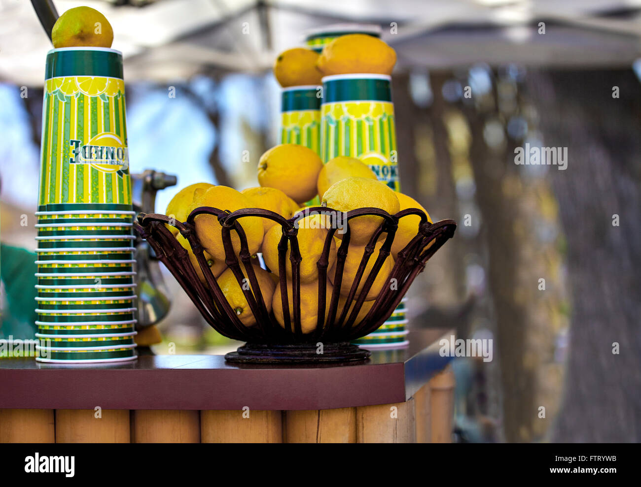 Lemonade stand hi-res stock photography and images - Alamy