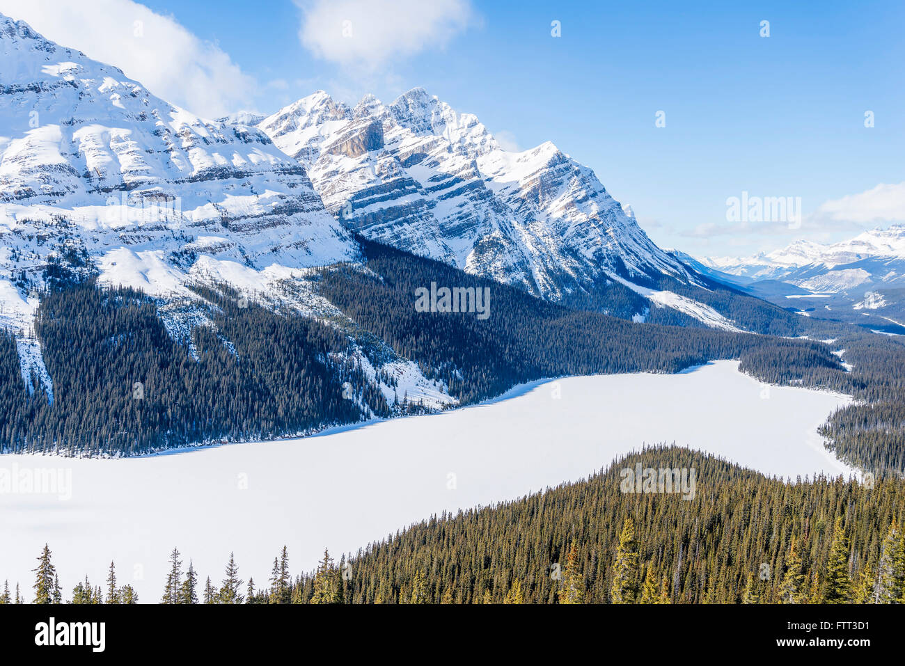 Peyto Lake viewpoint in winter, Banff National Park, Alberta, Canada ...