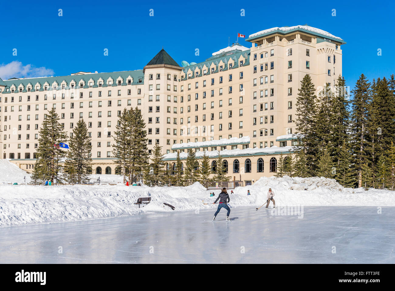 Lake louise banff ice skaters hi-res stock photography and images - Alamy