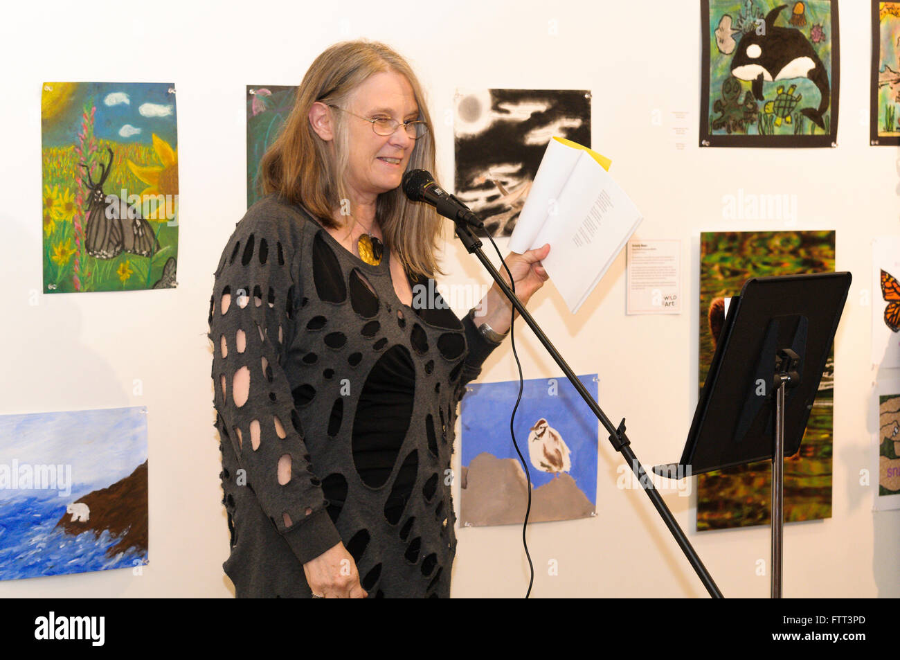 Poet susan musgrave reciting poetry hi-res stock photography and images ...