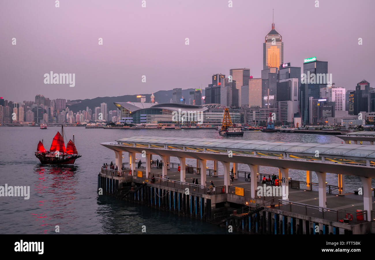 Traditional Chinese junk, Victoria harbor, Hong Kong, China Stock Photo ...