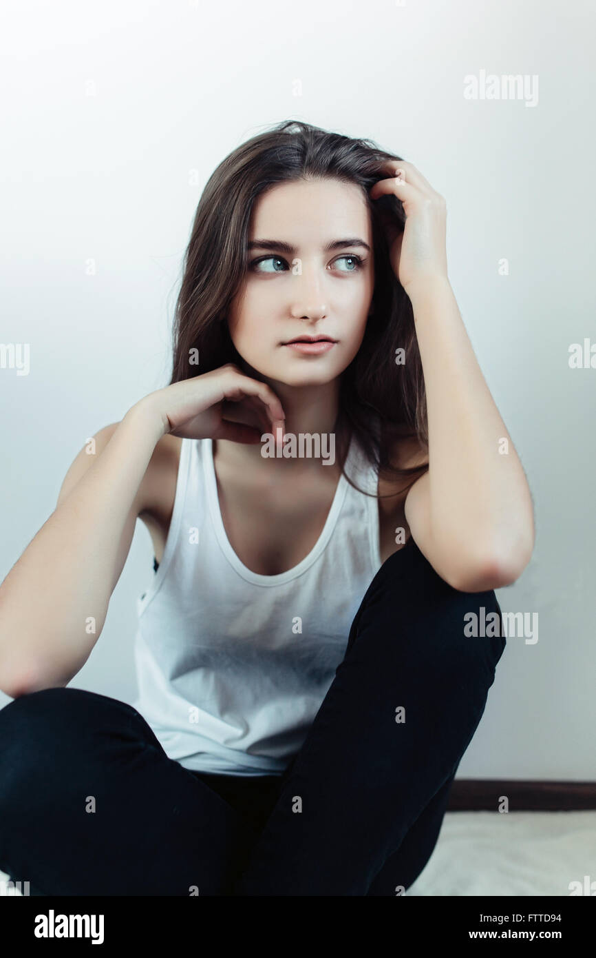 young beautiful girl posing Stock Photo - Alamy young beautiful girl posing Stock Photo - Alamy