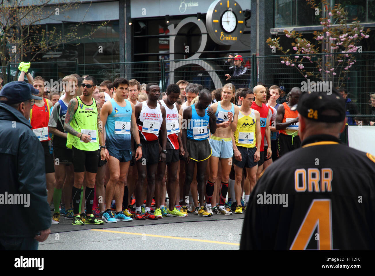 Gun race start hi-res stock photography and images - Alamy