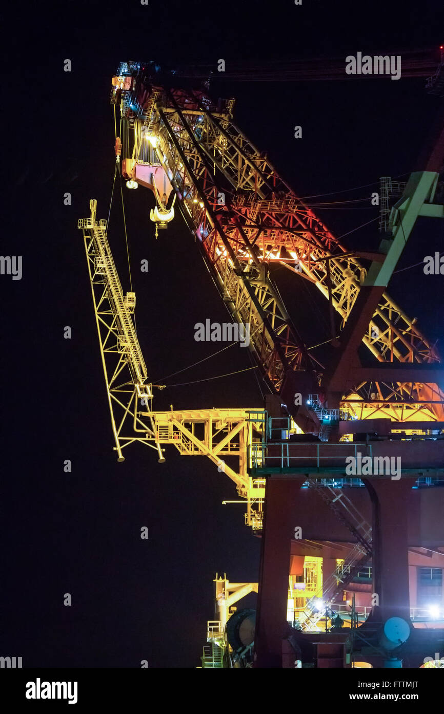 Offshore oil rig hi-res stock photography and images - Alamy