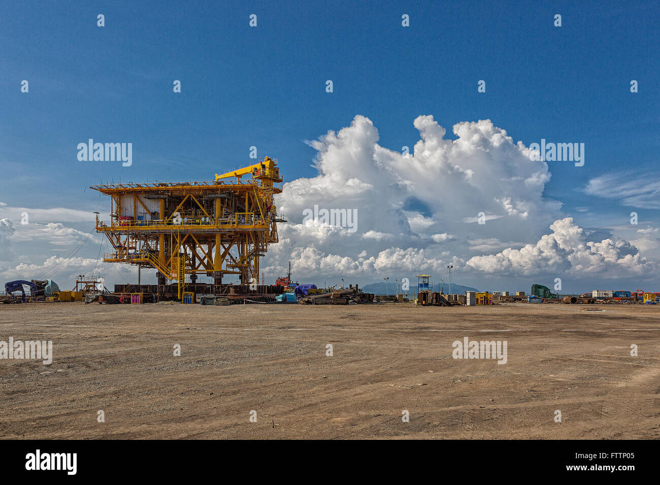 Heavy equipment yard hi-res stock photography and images - Alamy