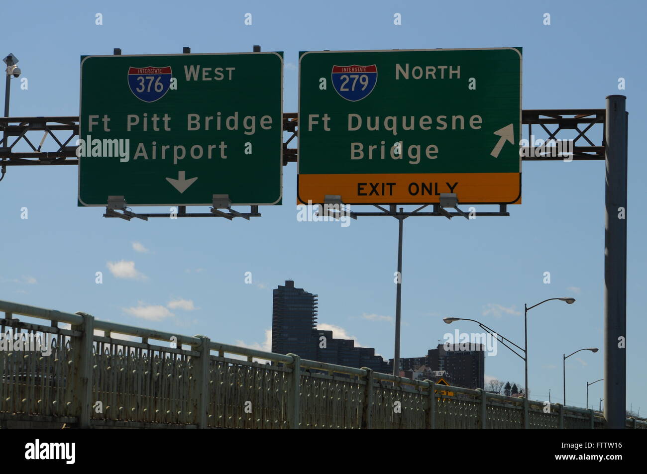 Fort pitt bridge hi-res stock photography and images - Alamy