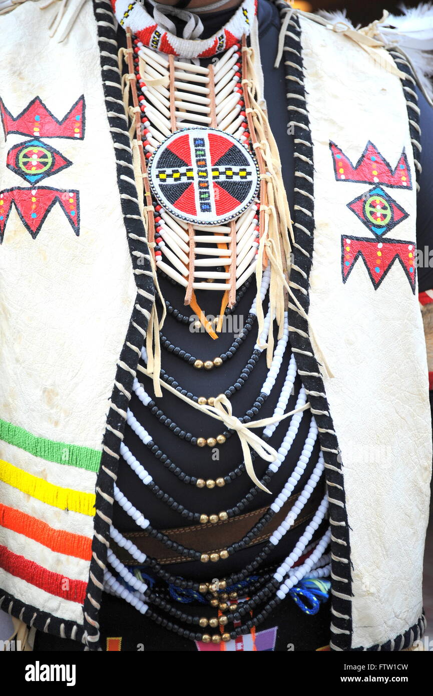 Native american clothing hi-res stock photography and images - Alamy