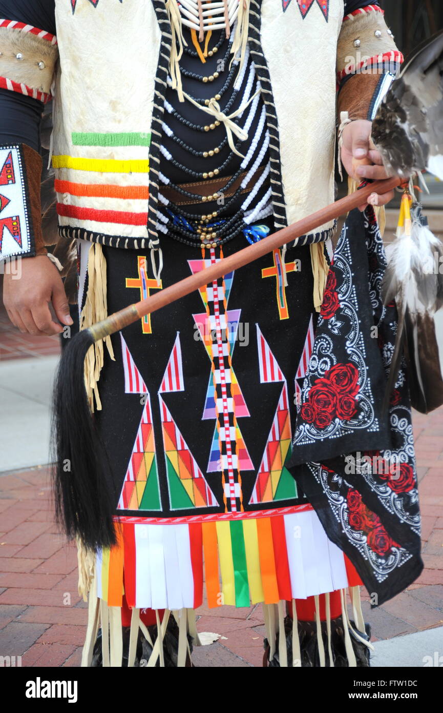 Native american clothing hi-res stock photography and images - Alamy