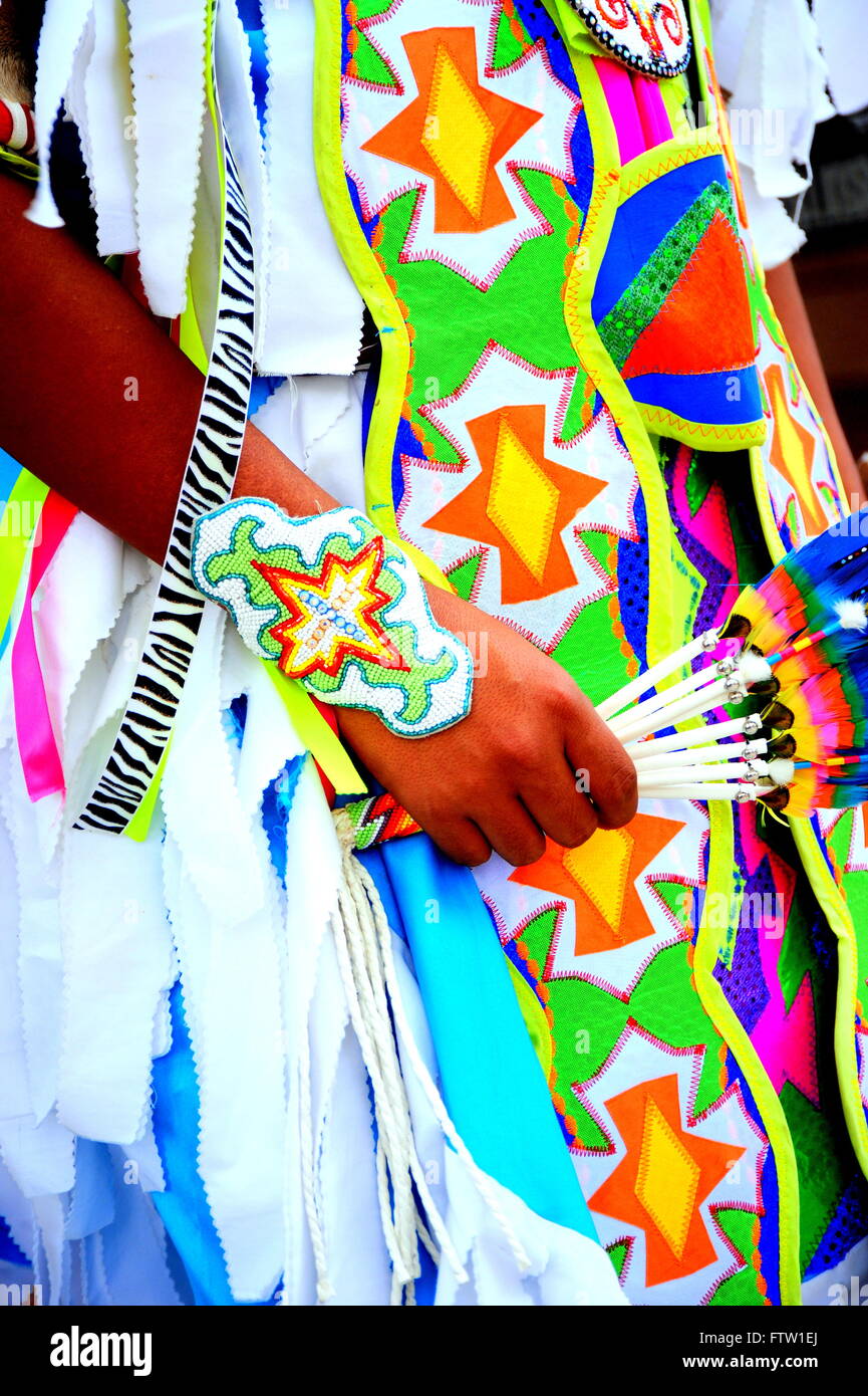 Native american clothing hi-res stock photography and images - Alamy