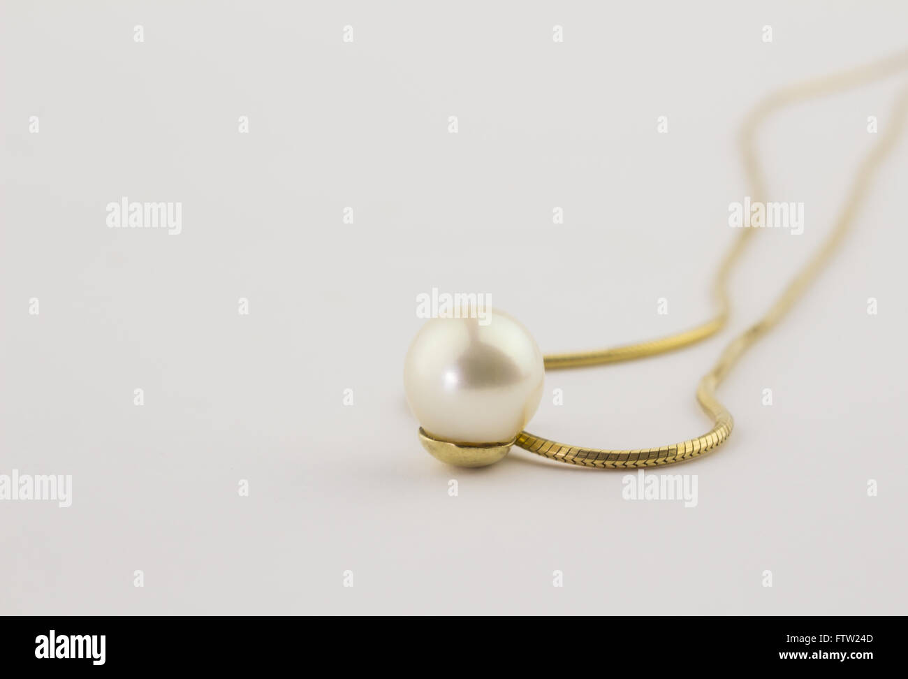 Gold chain necklace hi-res stock photography and images - Alamy