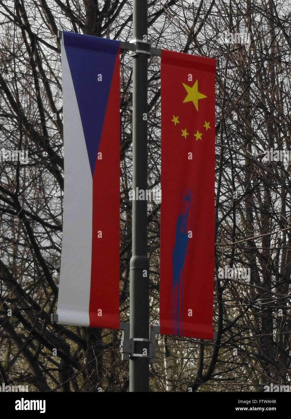 Chinese flags, protest Stock Photo - Alamy