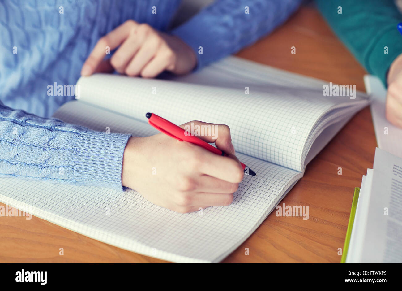 Student lecture hands up hi-res stock photography and images - Alamy