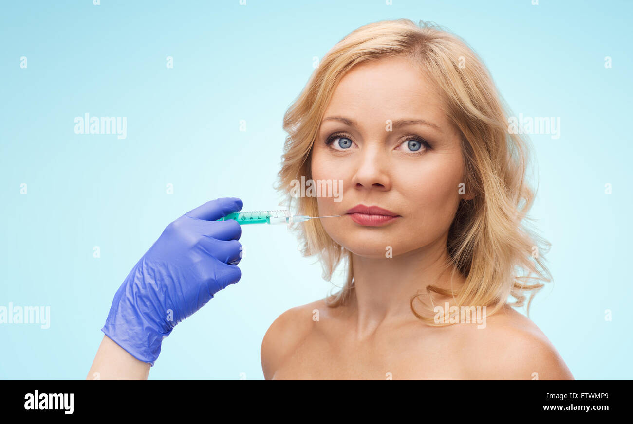 Skin needle syringe hand medical hi-res stock photography and images ...