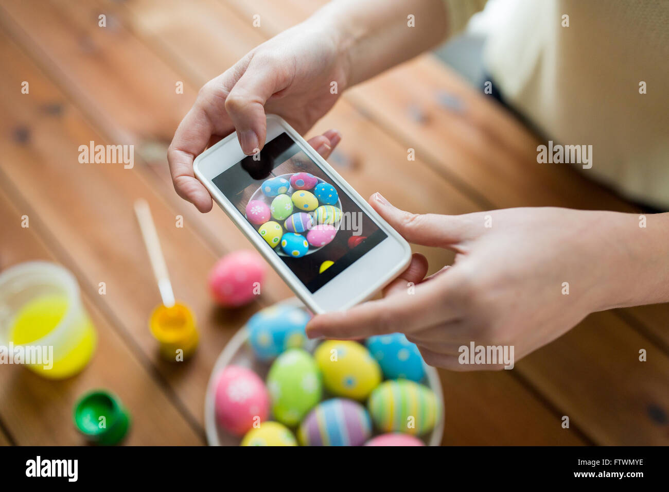 close up of hands with easter eggs and smartphone Stock Photo - Alamy