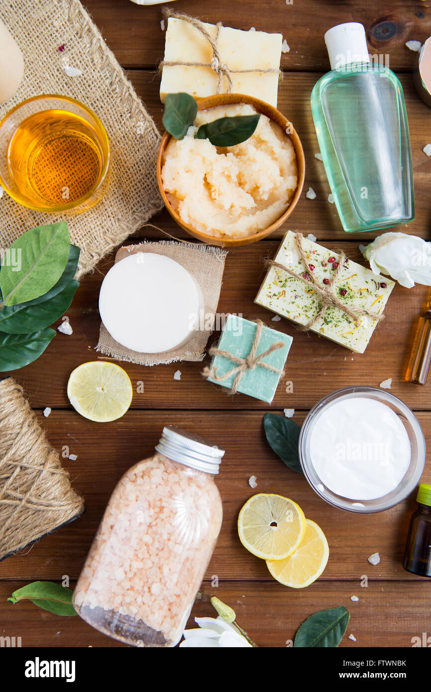 close up of body care cosmetic products on wood Stock Photo - Alamy