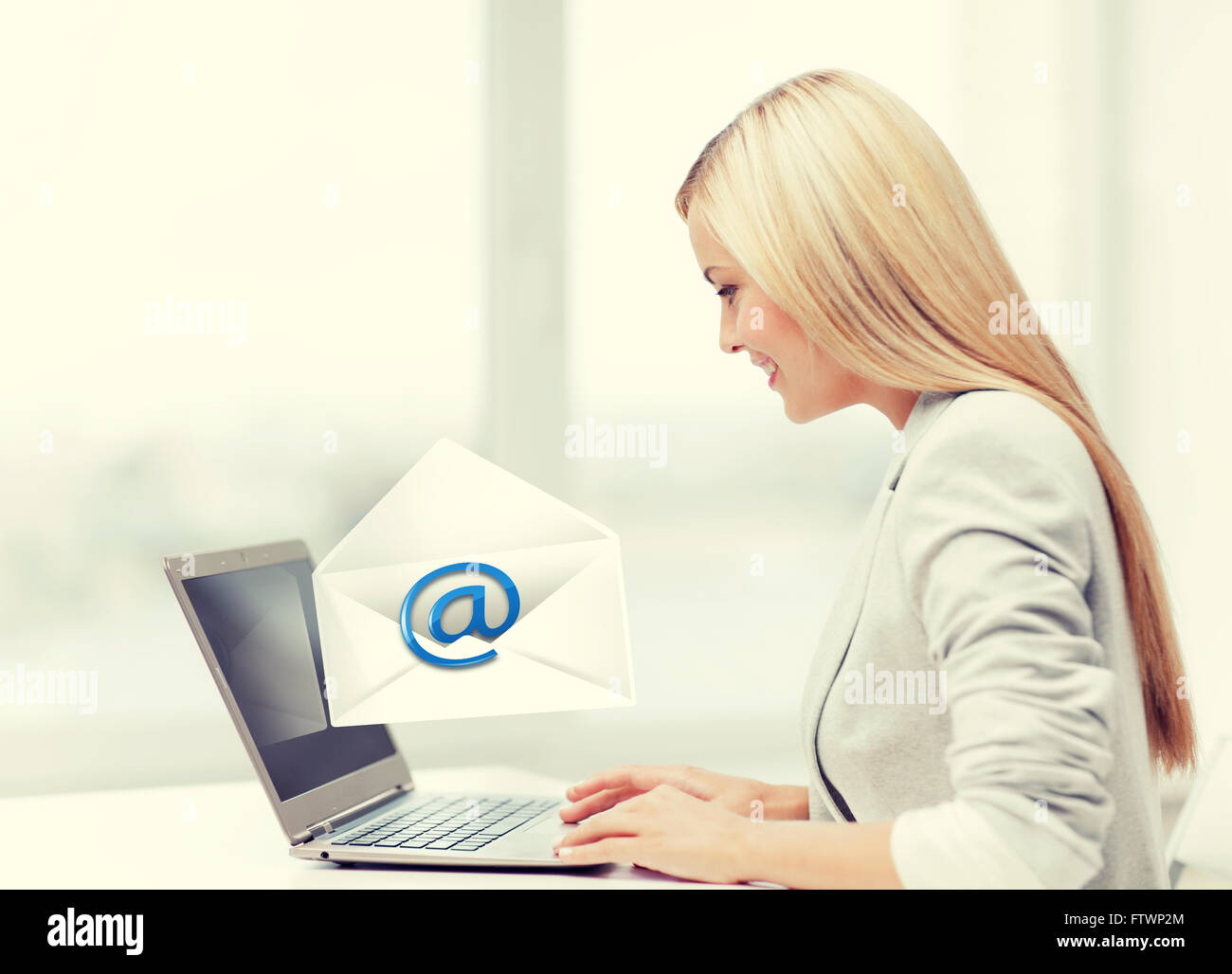 woman with laptop computer Stock Photo - Alamy