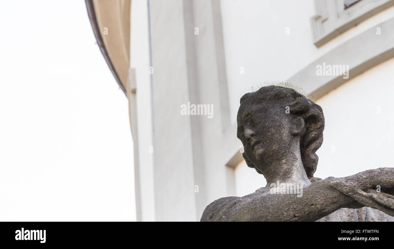 Close up moss covered statue hi-res stock photography and images - Alamy