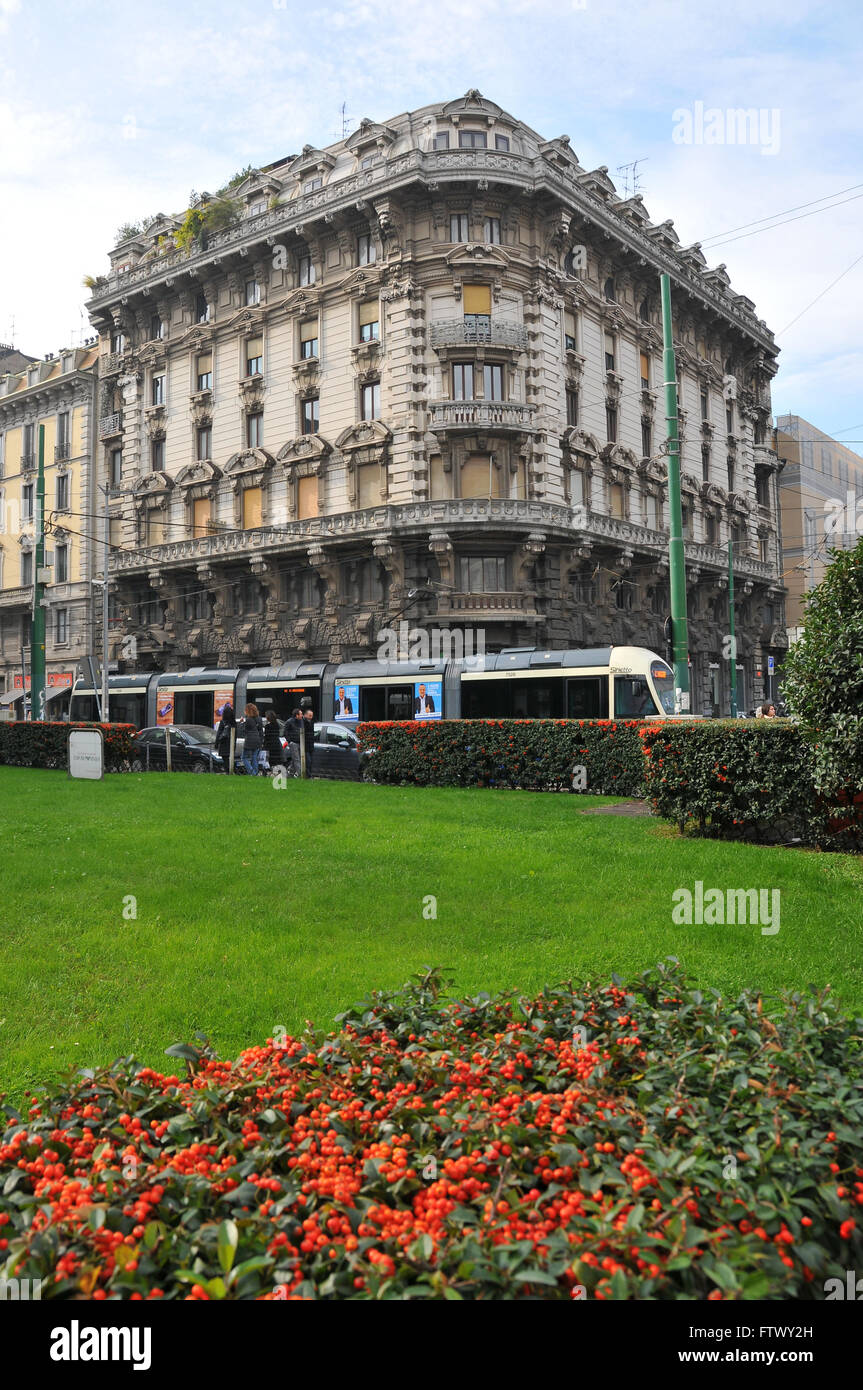 Park with flowers in Milan Stock Photo - Alamy