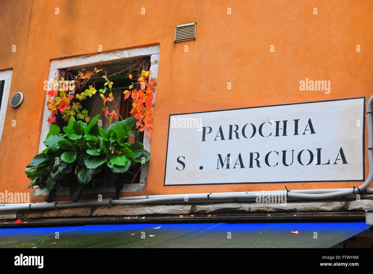 Road sign in Venice Stock Photo - Alamy