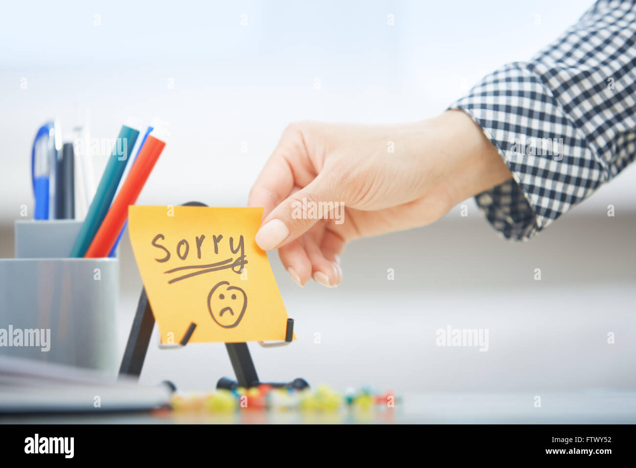 Human hand holding adhesive note with Sorry text Stock Photo - Alamy