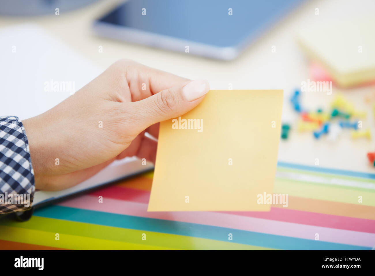 Human hand holding adhesive note with empty space Stock Photo - Alamy