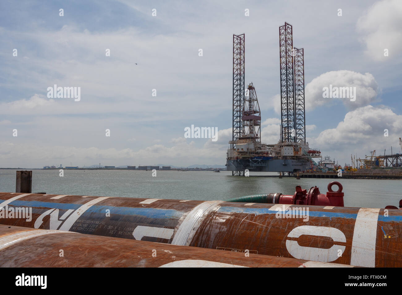 Oil rig construction yard hi-res stock photography and images - Alamy