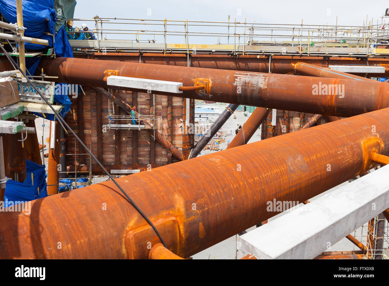 Working on an oil rig hi-res stock photography and images - Alamy