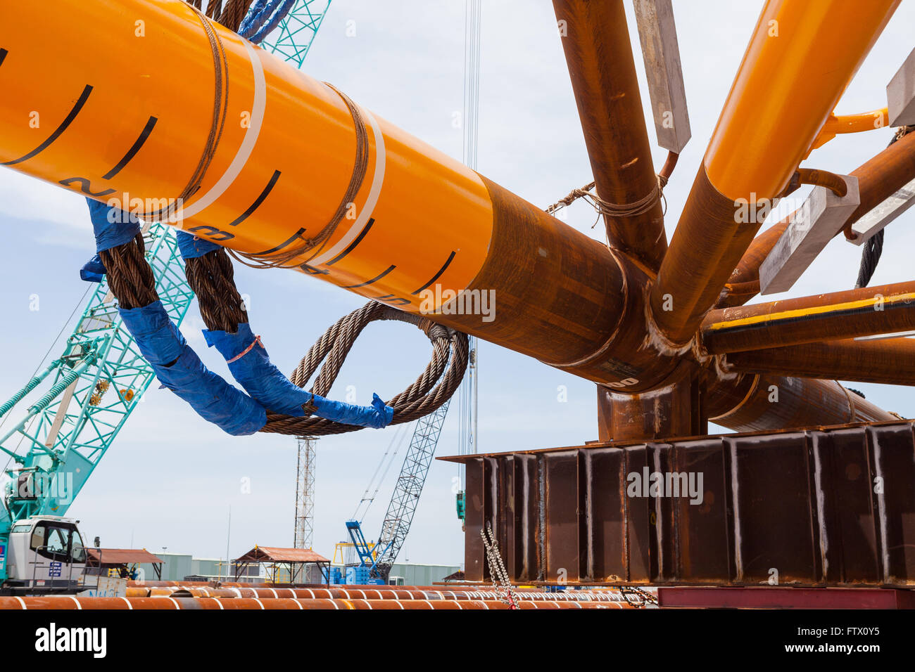 Pile rig hi-res stock photography and images - Alamy