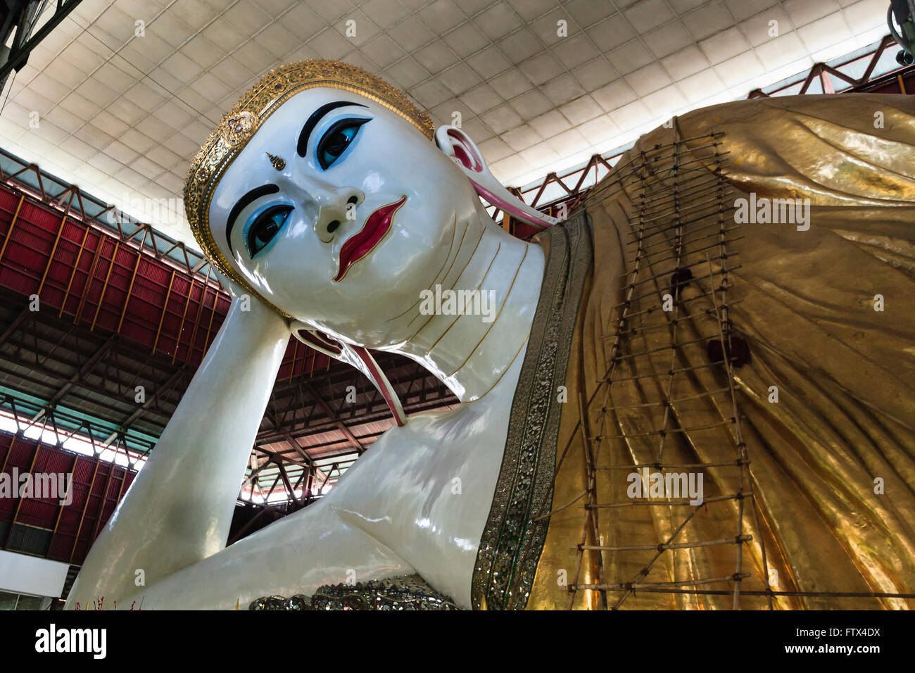 Myanmar buddha yangoon hi-res stock photography and images - Alamy